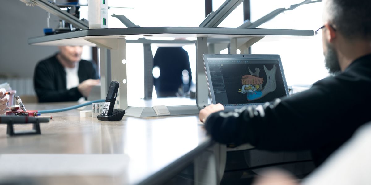 Software de planificación de implantes dentales digitales ...